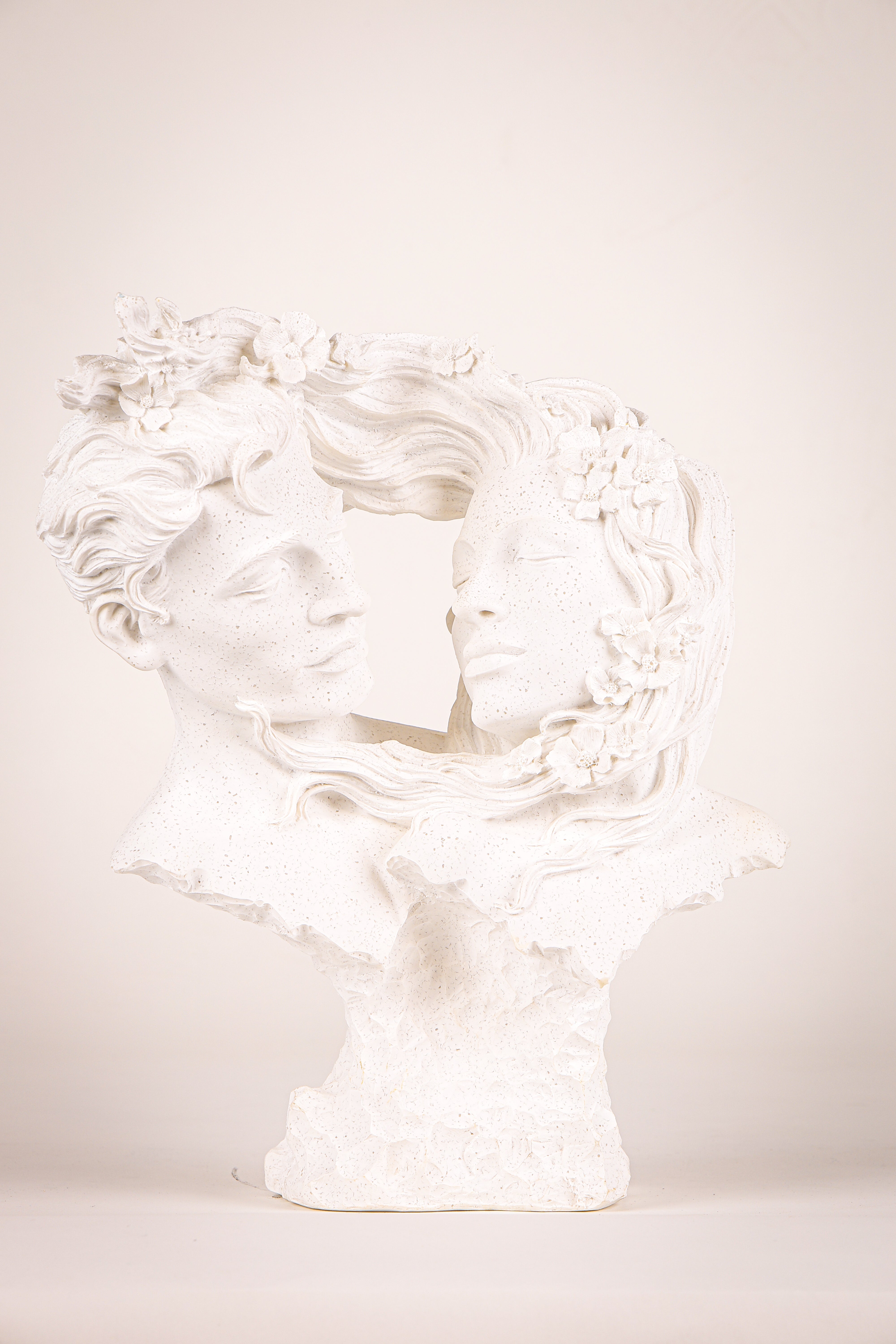 Premium Couple Showpiece- Sandstone – Tashiya